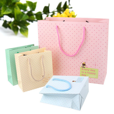 Gold stamping logo printing fashion luxury biodegradable jewelry paper gift bag supplier