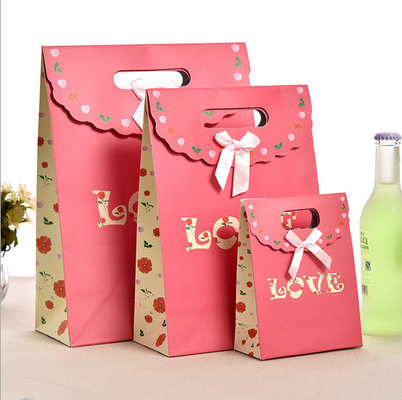Wholesale high quality envelop shape gift bag with satin bow diecutting handle promotional gift paper bags