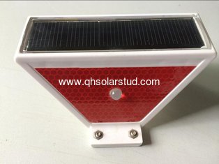 China Highway Visibility Over 800m Solar Guardrail Lights Led Road Marking Delineator Solar Hurdle Light supplier