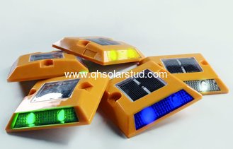 China 14 Months Guarantee And 20T Resistance Road Safety Cat Eyes Led Solar Tempered Road Studs Manufacturer supplier