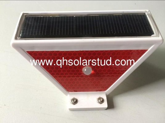 Highway Visibility Over 800m Solar Guardrail Lights Led Road Marking Delineator Solar Hurdle Light supplier