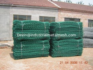 China ASTM A 975 standard galvanized gabion baskets with 2.7mm wire, 8x10cm hole size for hydraulic structures supplier