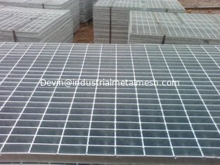 China galvanized antislip serrated welded 30mm pitch steel bar grating for catwalk / catwalk steel grating supplier