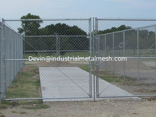 China ASTM F668 standard chain link fencing with RAL 6005 green colour supplier