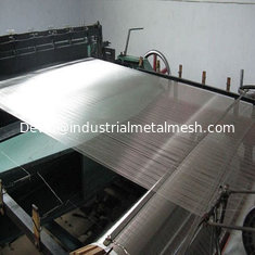 China Hot Sales Wrapped edge crimped wire mesh supplier