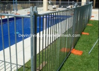 China Hot Dipped Galvanized 2400x2100mm Temporary Fence With Concrete Block And Clamps For Australia supplier