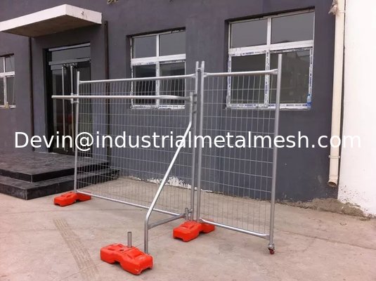AS 4687 standard 2400x2100mm temporary fence panels with concrete filled plastic feet and clamps for Australia supplier
