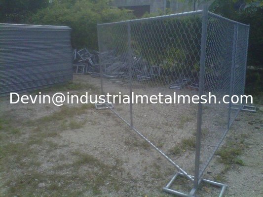 AS 4687 standard 2400x2100mm temporary fencing with concrete block and clamps for Canada supplier