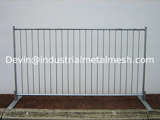 AS 4687 standard 2400x2100mm temporary fence panels with concrete block and clamps for New Zealand supplier