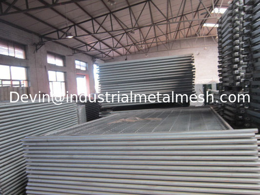 AS 4687 standard 2400x2100mm temporary fence panels with concrete block and clamps for New Zealand supplier