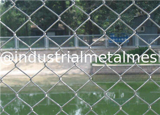 China crowd barrier control expanded metal wire mesh chain link fencing supplier
