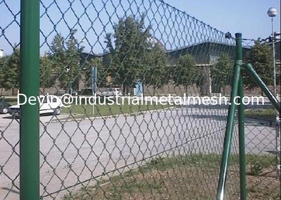 China 9 Gauge Galvanized/Pvc Coated Black Chain Link Fence Manufacturers supplier