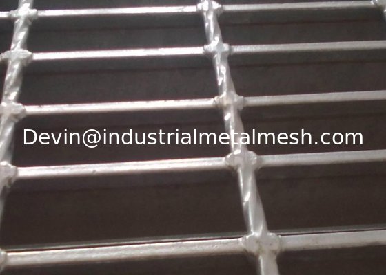 Projects Used Hot Dipped Galvanized Steel Gratings / Steel Stair Landing supplier