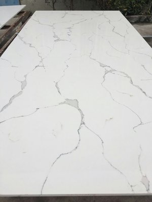 Artificial Calacatta Vein Quartz Surfaces Counter Stunning Material For Commercial Projects