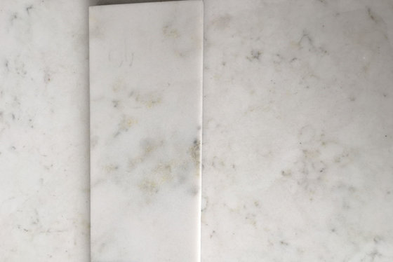 Customized Gold Marble Vein  Quartz Stone Vanity Top For Dining Table Tops