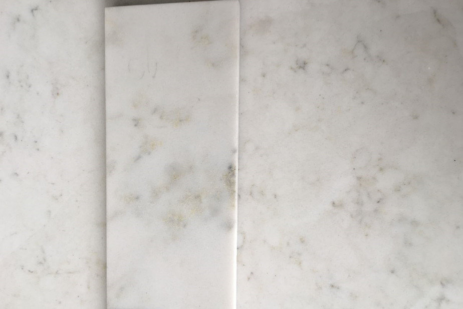 Customized Gold Marble Vein  Quartz Stone Vanity Top For Dining Table Tops