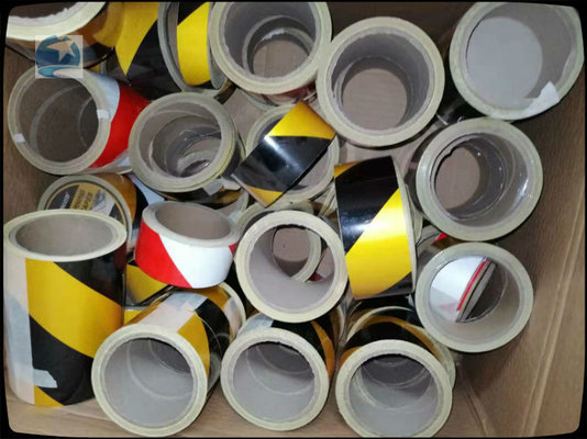 Abrasive Black And Yellow Safety Tape For Trucks Self Adhesive Anti Slip 50mm Wide