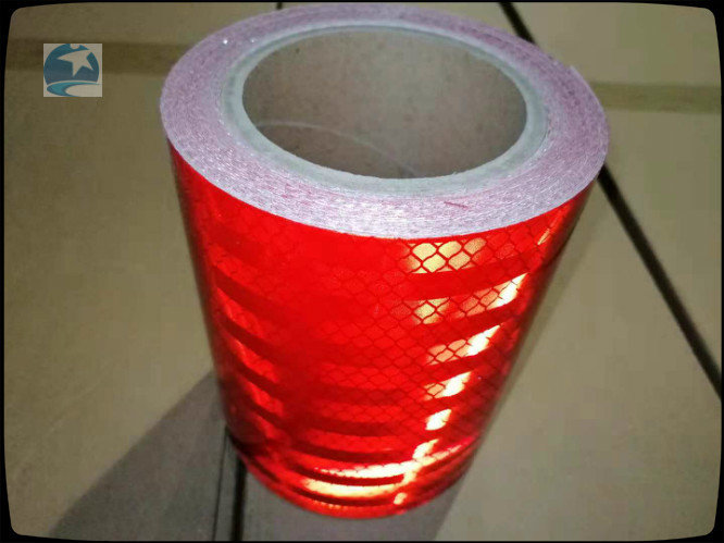 UV Red High Intensity Prismatic Reflective Sheeting For Traffic Signs Barricade 0.35mm Thick