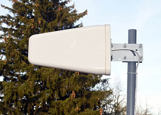 High Gain 4G LTE Yagi Antenna Fixed Mount 11 dBi  700 - 2700 MHz 50 ohm Impedance