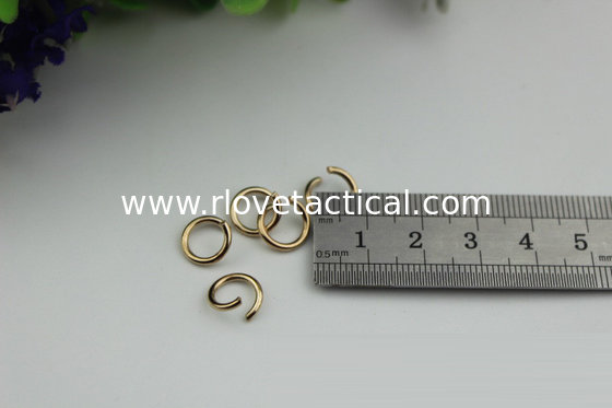 2018 Latest design simple durable 7 MM gold round shape metal iron wire buckles for clothes