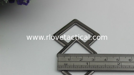 Novelty design triangle pattern gold & gunmetal zinc alloy metal logo plate for shoes accessories