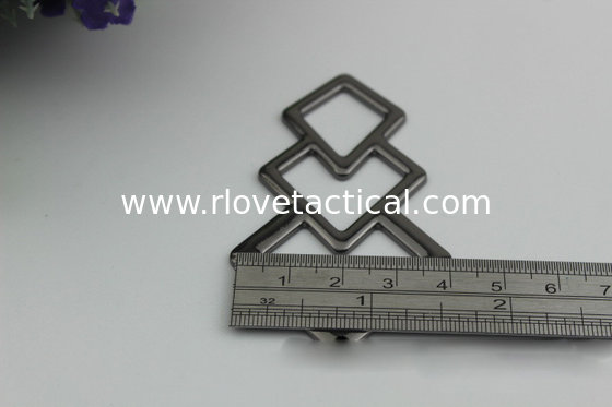 Novelty design triangle pattern gold & gunmetal zinc alloy metal logo plate for shoes accessories