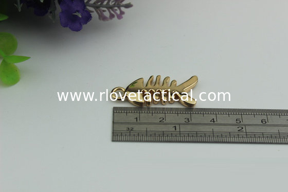 Small light gold fish bones pattern zinc alloy metal handbag logo label tags for sales