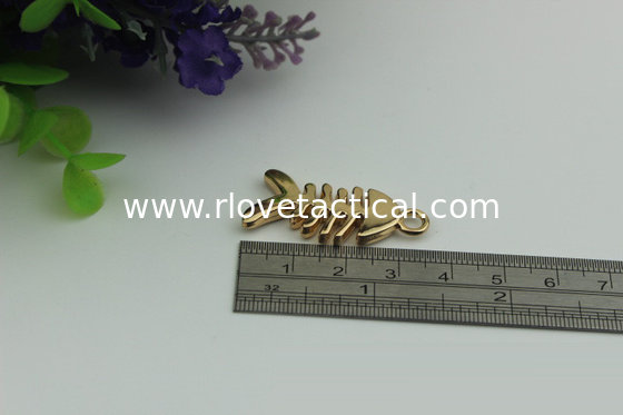 Small light gold fish bones pattern zinc alloy metal handbag logo label tags for sales