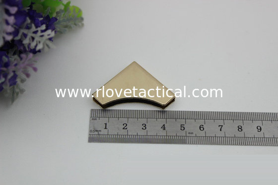 Fashion style zinc alloy light gold handbag corner protectors from China factory