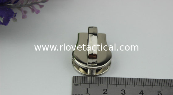 Personalized simple design zinc alloy 3 color 15# zipper with zipper puller slider for handbag