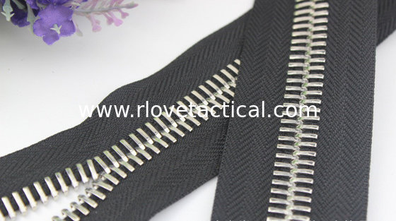 Personalized simple design zinc alloy 3 color 15# zipper with zipper puller slider for handbag