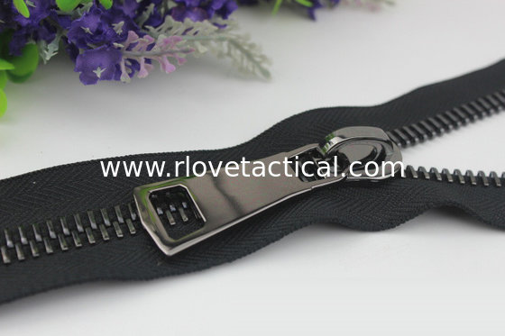 Personalized simple design zinc alloy 3 color 15# zipper with zipper puller slider for handbag
