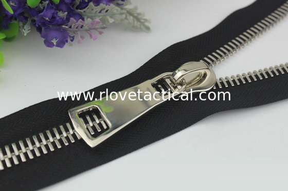 Personalized simple design zinc alloy 3 color 15# zipper with zipper puller slider for handbag