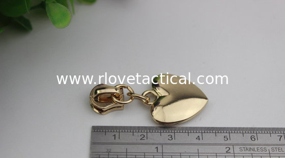 Guangzhou bag accessories zinc alloy 4 color 5# zipper slider with heart pattern metal zipper puller