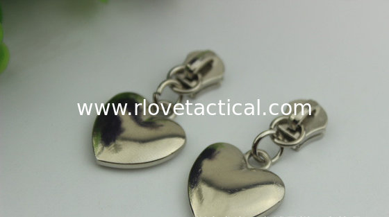 Guangzhou bag accessories zinc alloy 4 color 5# zipper slider with heart pattern metal zipper puller