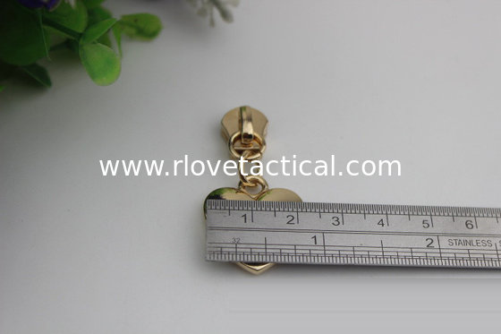 Guangzhou bag accessories zinc alloy 4 color 5# zipper slider with heart pattern metal zipper puller