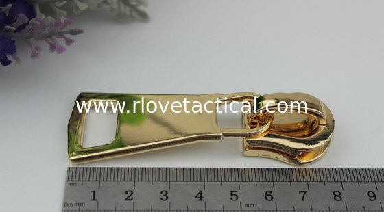 Factory price customized size zinc alloy light gold No.15 metal zipper slider with puller
