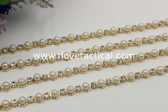 Perfect customized high quality 10 mm width light gold white pearl decorative metal chain for bag strap