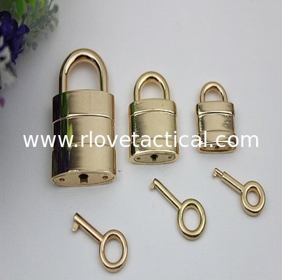 Custom high quality 3 size zinc alloy light gold decorate handbag metal turn lock with key