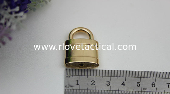 Custom high quality 3 size zinc alloy light gold decorate handbag metal turn lock with key