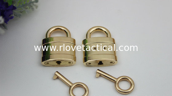 Custom high quality 3 size zinc alloy light gold decorate handbag metal turn lock with key