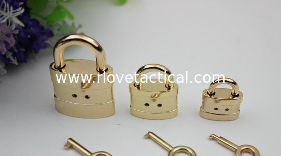 Custom high quality 3 size zinc alloy light gold decorate handbag metal turn lock with key