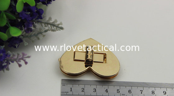 2018 New style metal hardware products zinc alloy gold bag accessories heart shape metal bag locks