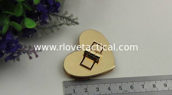 2018 New style metal hardware products zinc alloy gold bag accessories heart shape metal bag locks