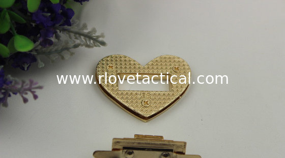 2018 New style metal hardware products zinc alloy gold bag accessories heart shape metal bag locks