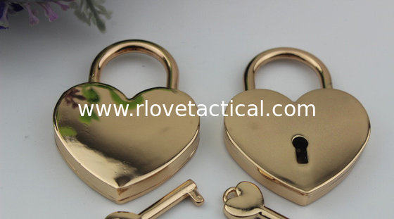 Fashion hardware handbag light gold decorative zinc alloy hanging heart shaped concentric lock for sales