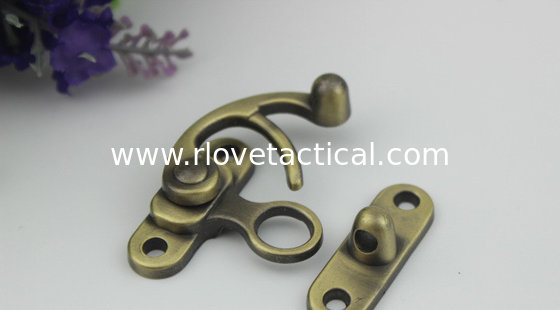 Durable classical hanging brush anti brass color zinc alloy wooden box clip locks