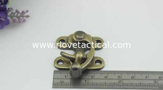 Durable classical hanging brush anti brass color zinc alloy wooden box clip locks