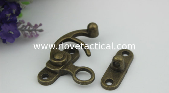 Durable classical hanging brush anti brass color zinc alloy wooden box clip locks