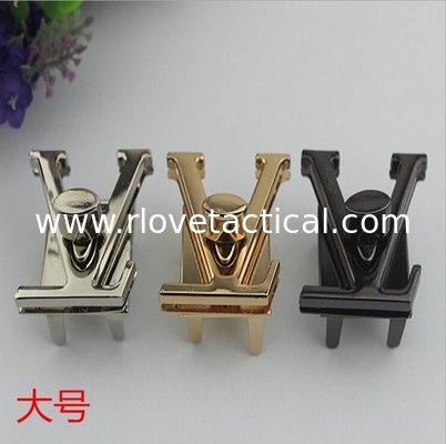 High polished zinc alloy gold plated V letters handbag twist lock